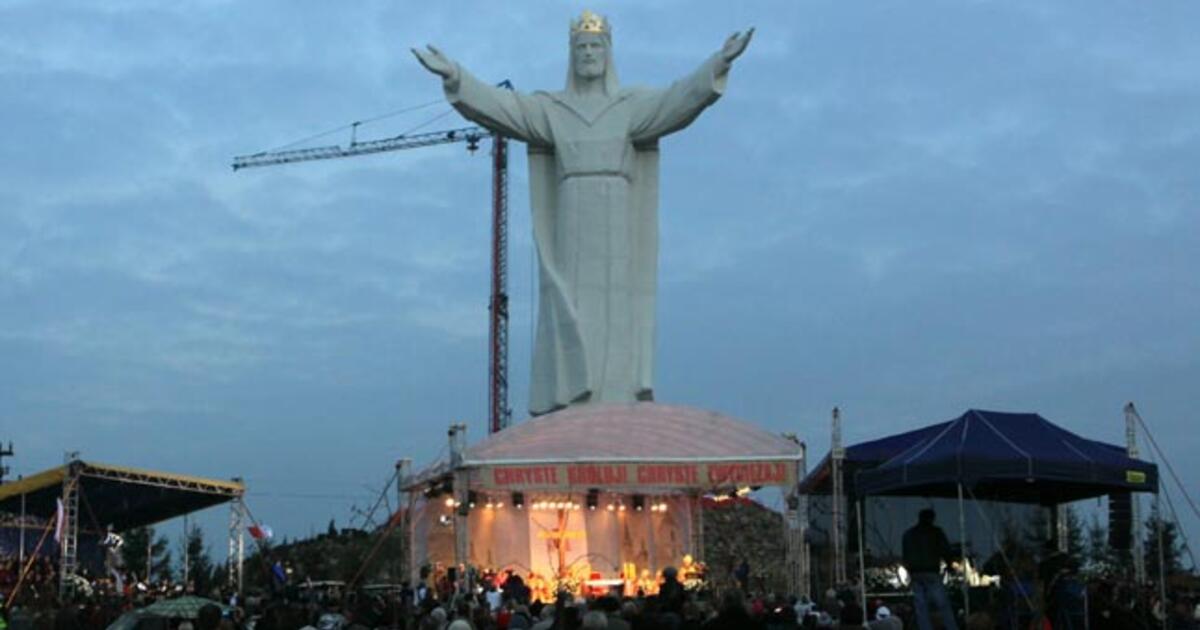 Lenkijos Svebodzino mieste atidengta didžiausia pasaulyje Kristaus statula