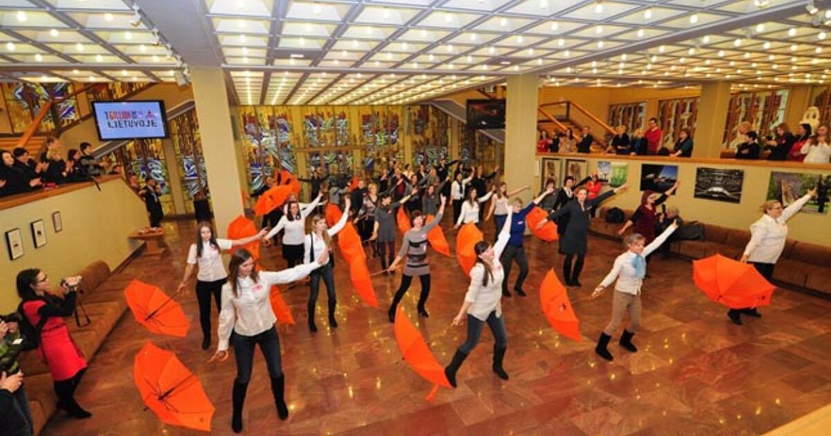 Valentino dieną Seime šokio žingsniu ragino stabdyti smurtą prieš moteris