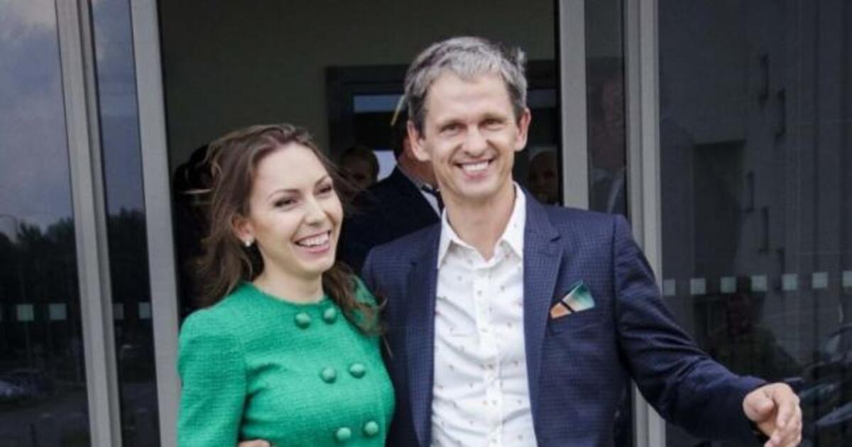 Turtingiausias Lietuvos žmogus N. Numavičius su žmona Kaetana pasikeitė ...