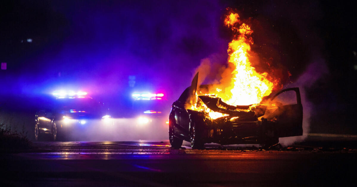 Rytinę kelionę teko nutraukti: važiuojant iš mašinos variklio ...
