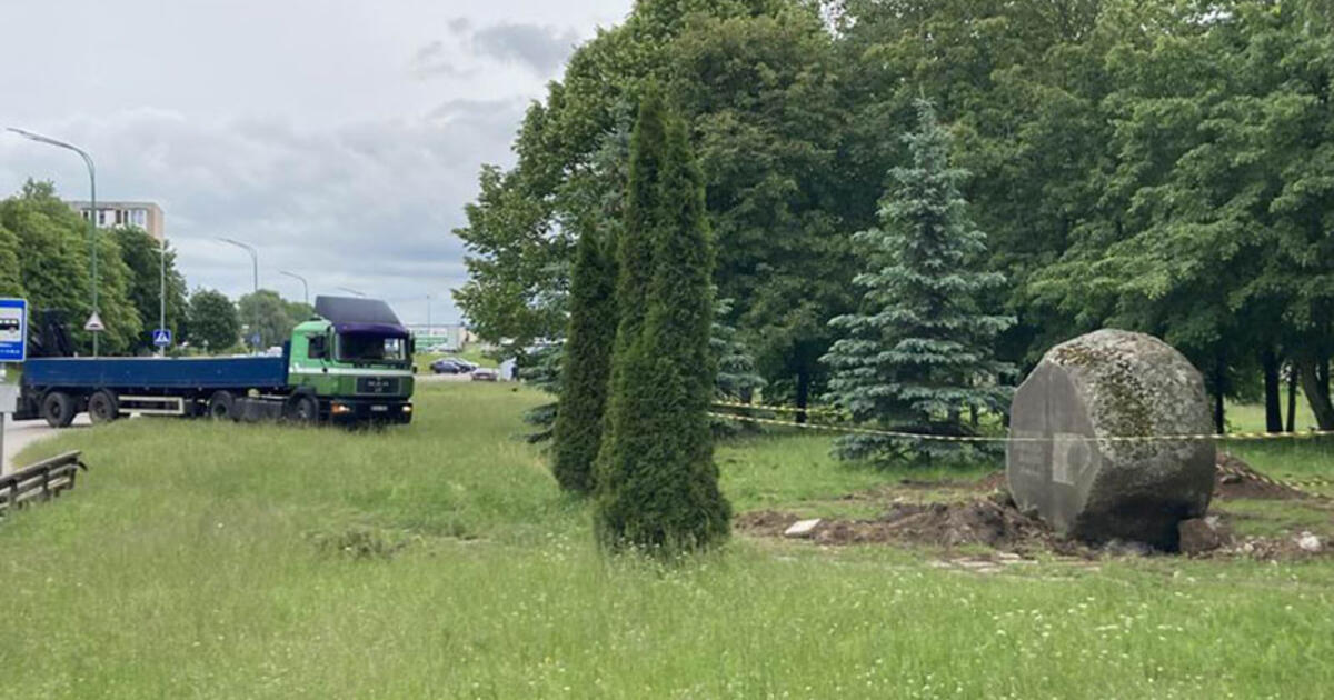 Sovietinis paminklas virto neūkiškumo duobe