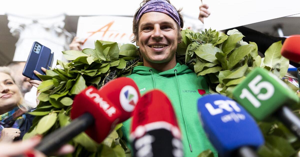 Į Lietuvą sugrįžo keliautojas Aurimas Valujavičius: susidraugavau su ...