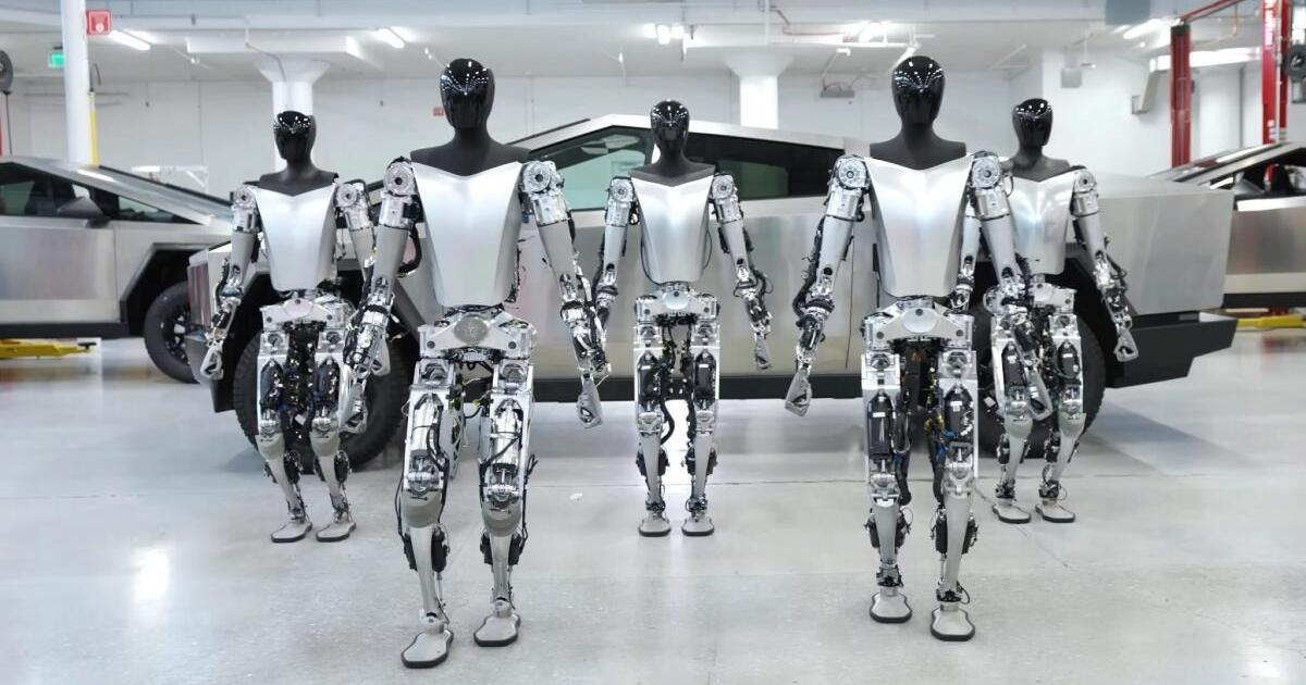 "Tesla" išmokė savo humanoidinius robotus vaikščioti ir kartoti kaip ...