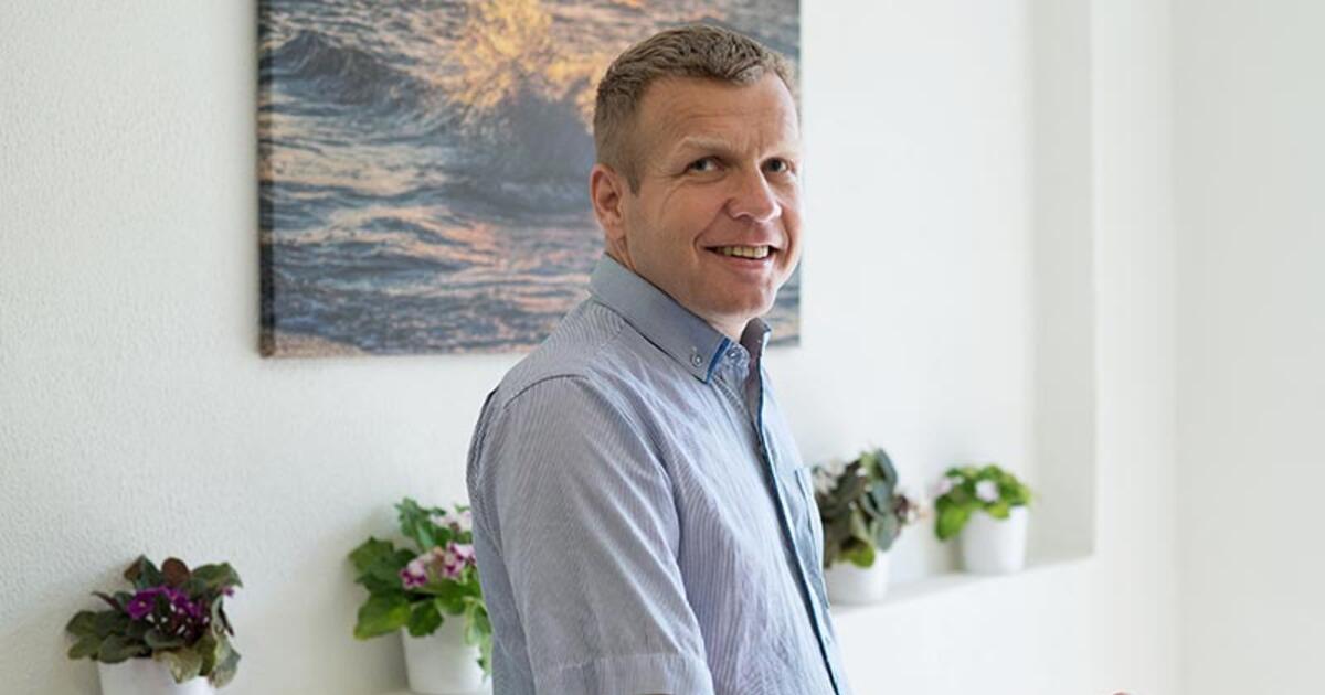 Kazys Kuneika su naujais kelio ženklais „pažindinasi“ kakta