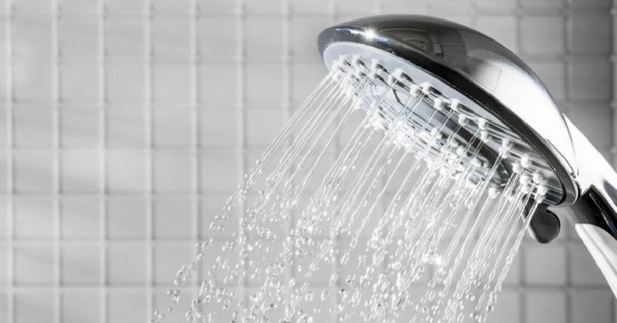 Kasdien praustis po dušu nebūtina: dermatologas atskleidė, kaip dažnai ...