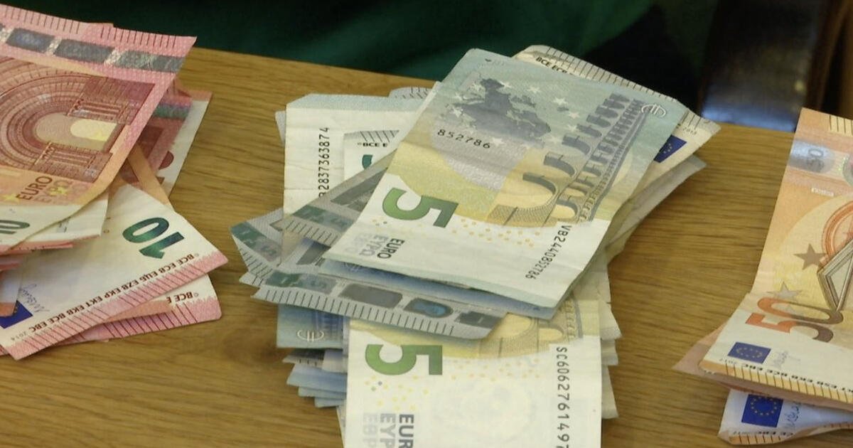 Grynaisiais pinigais atsiskaitinėja tik 15 proc. Lietuvos gyventojų