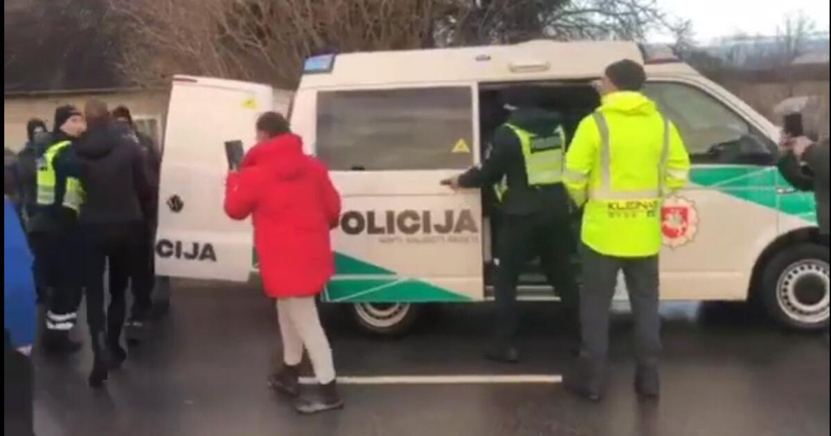 Ministras Kęstutis Navickas Šilutėje nuo ūkininkų gavo malkų | Vakarų ...