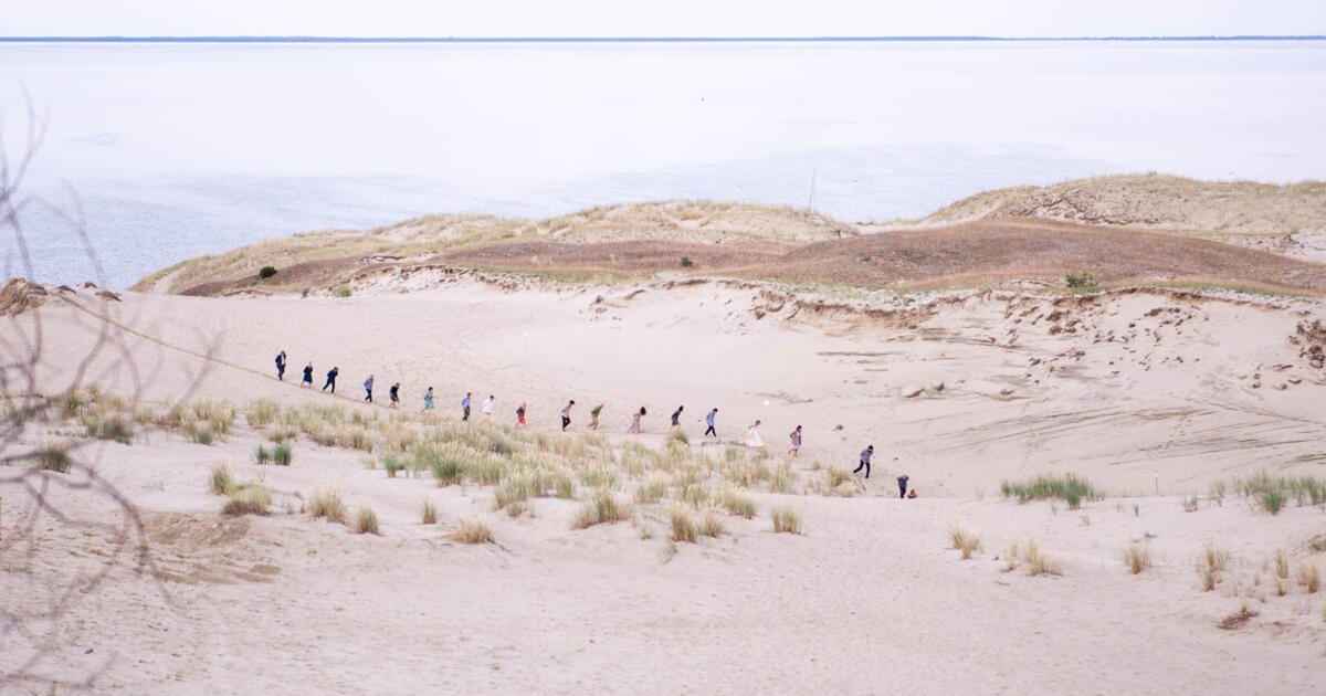 Nidoje atgimsta šokio spektaklis „Klajojančios kopos“!