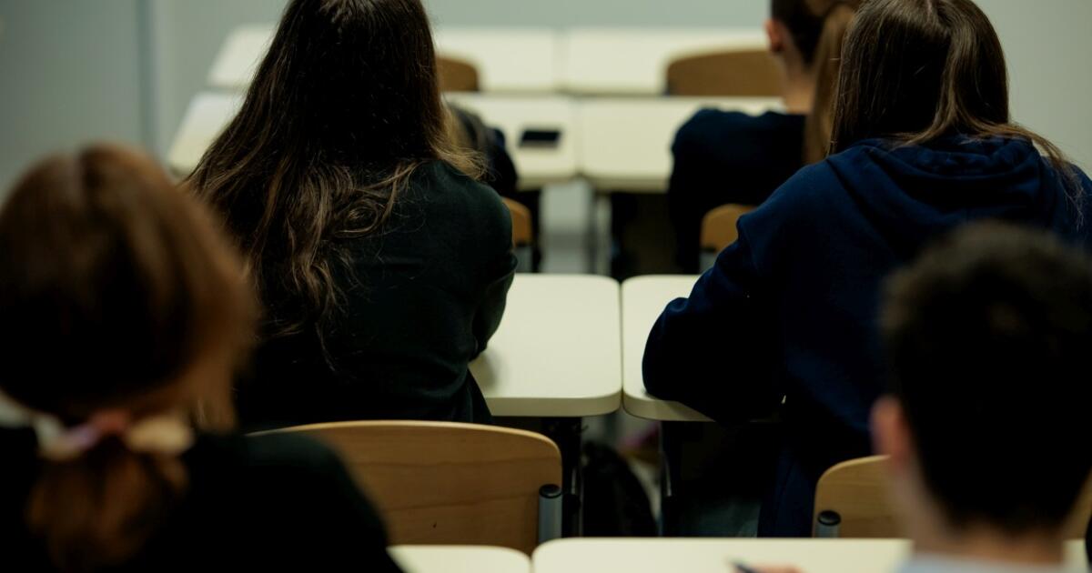 Pradinukės mamos skundas: draudimas mergaitėms mokykloje dėvėti kelnes ...