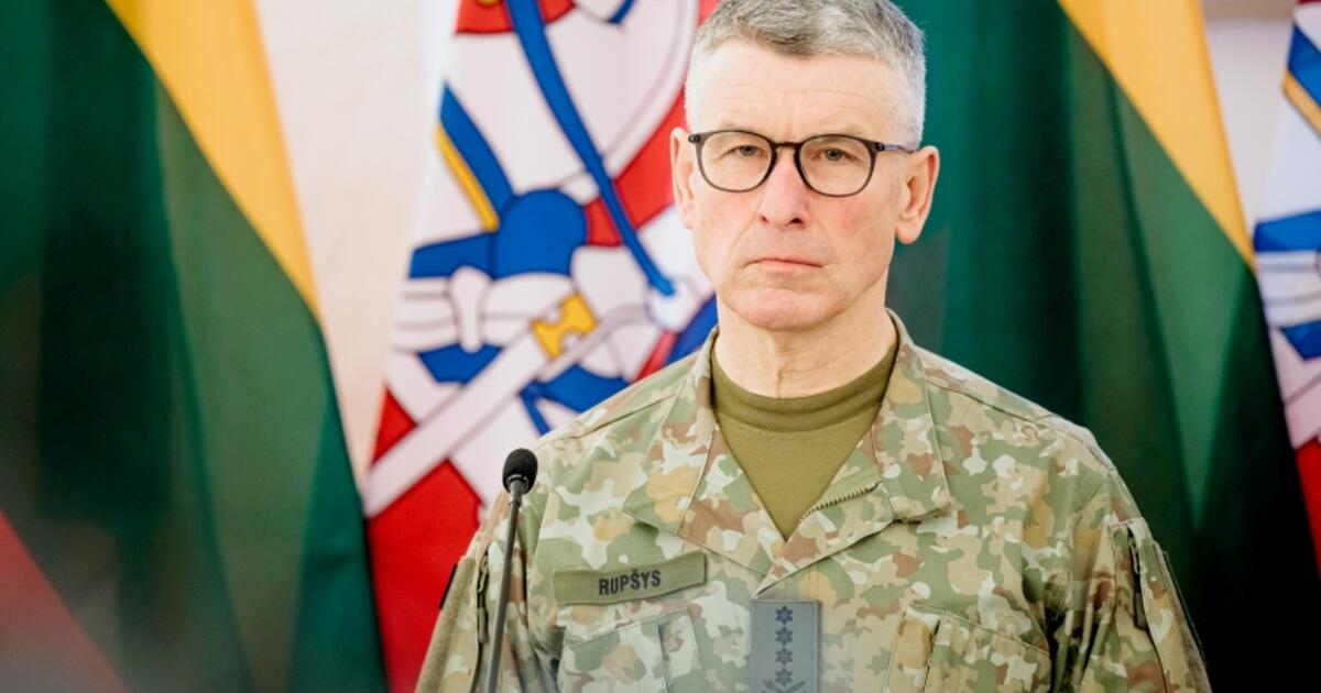 Teismui perduota buvusio kariuomenės vado Valdemaro Rupšio byla, jis ...