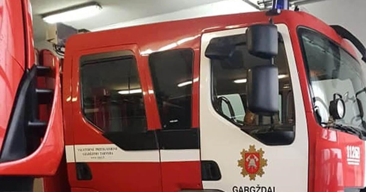 Nelinksmas pavasario savaitgalis: gaisras pasikėsino palikti be namų