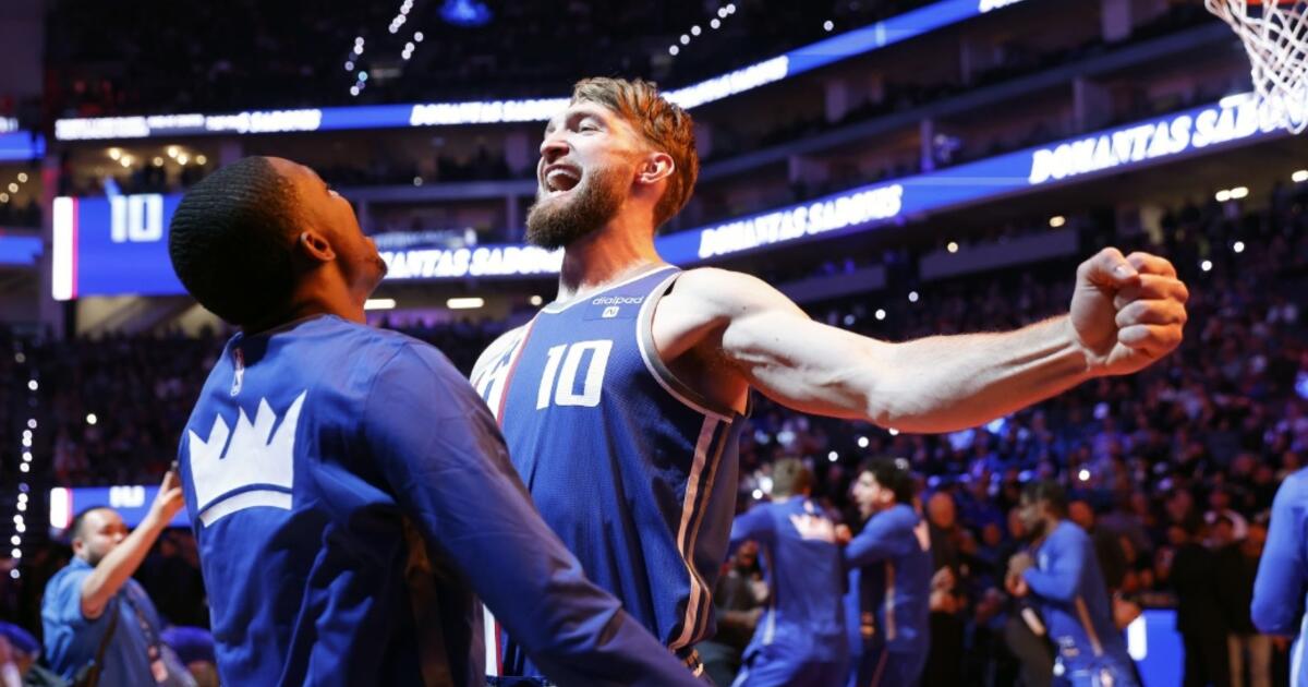 Domantas Sabonis puikiai kovojo dėl kamuolių, „Kings“ nutraukė nesėkmių ...