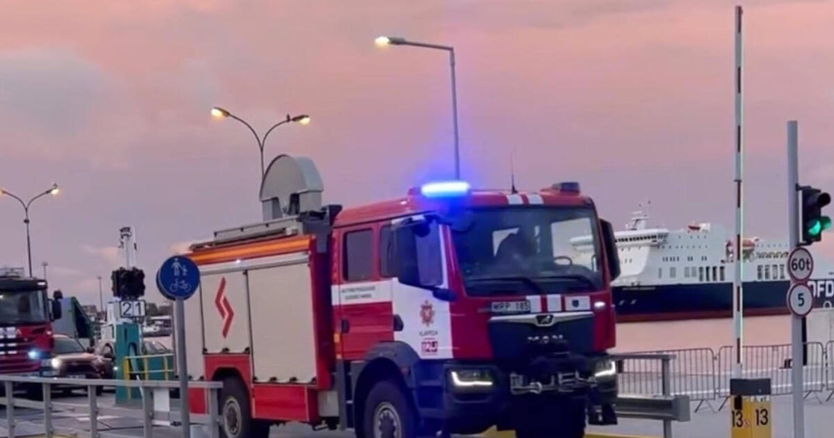 Kilo gaisras Klaipėdos baseine – evakuojami žmonės