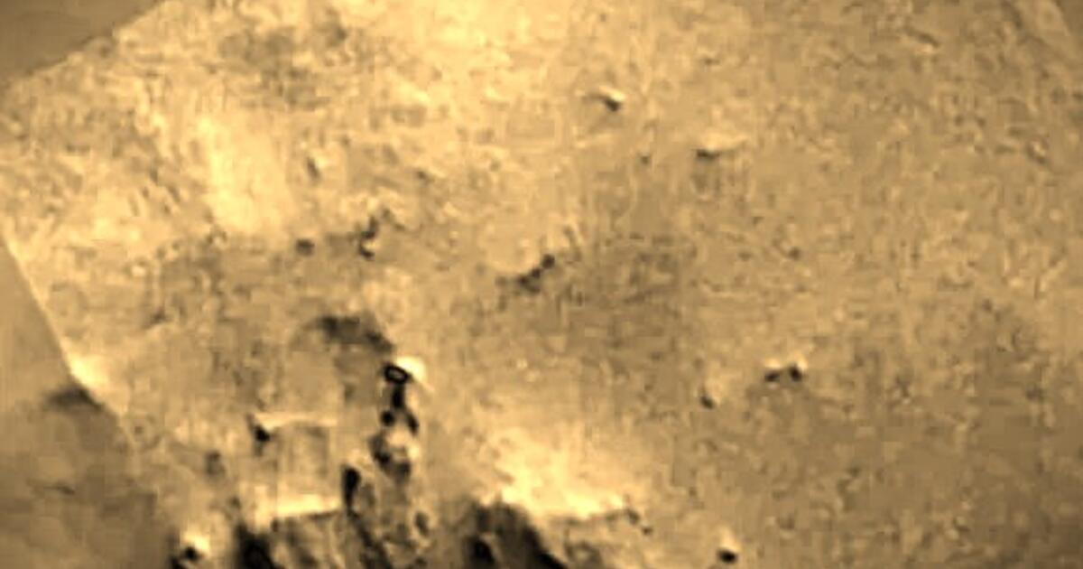 Sąmokslo teorijų šalininkai Marse įžvelgė piramidę: Elonas Muskas nori ...