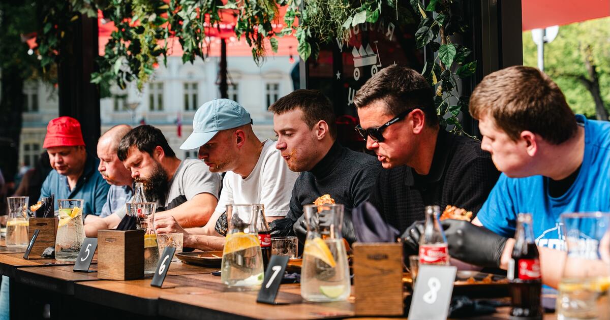 „Gaisrinės“ burgerių valgymo čempionate – saldus brolio revanšas prieš ...