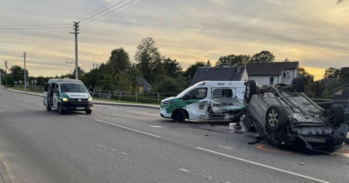 Nesėkmingas bandymas: ant stogo apvirto nuo policijos sprukęs ...