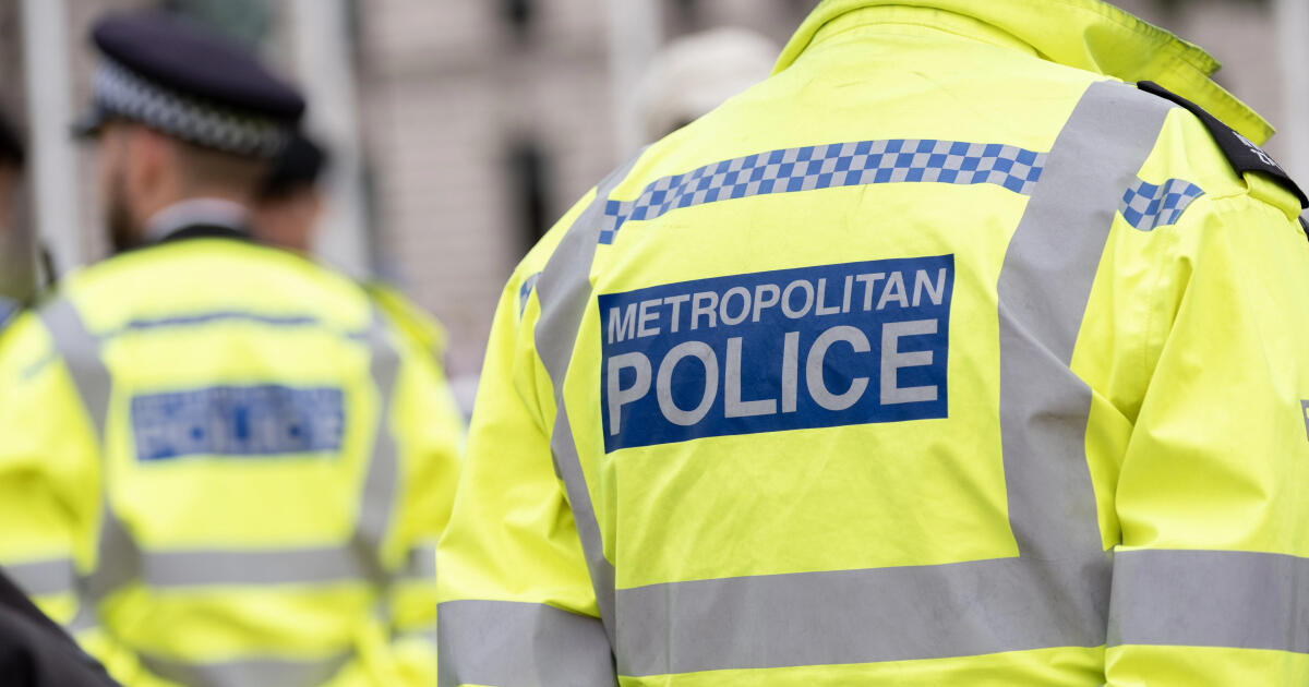 Londono policijos pareigūnams gali tekti deklaruoti, ar jie yra ...