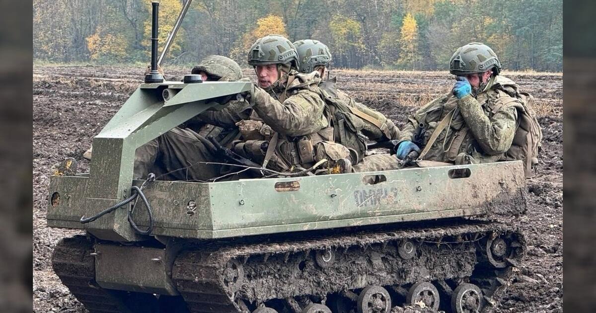 Rusai testuoja naują „pasirinktinai pilotuojamą bepilotę“ karinę platformą