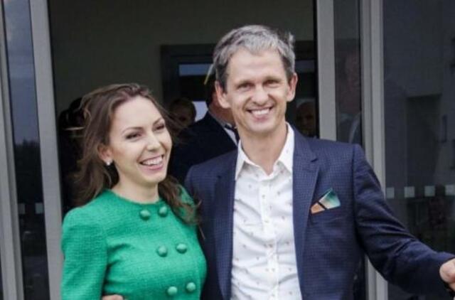 Turtingiausias Lietuvos žmogus N. Numavičius su žmona Kaetana pasikeitė ...