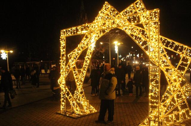 Naujųjų metų naktį Palanga priminė vasarą: veikė kioskai ir restoranai